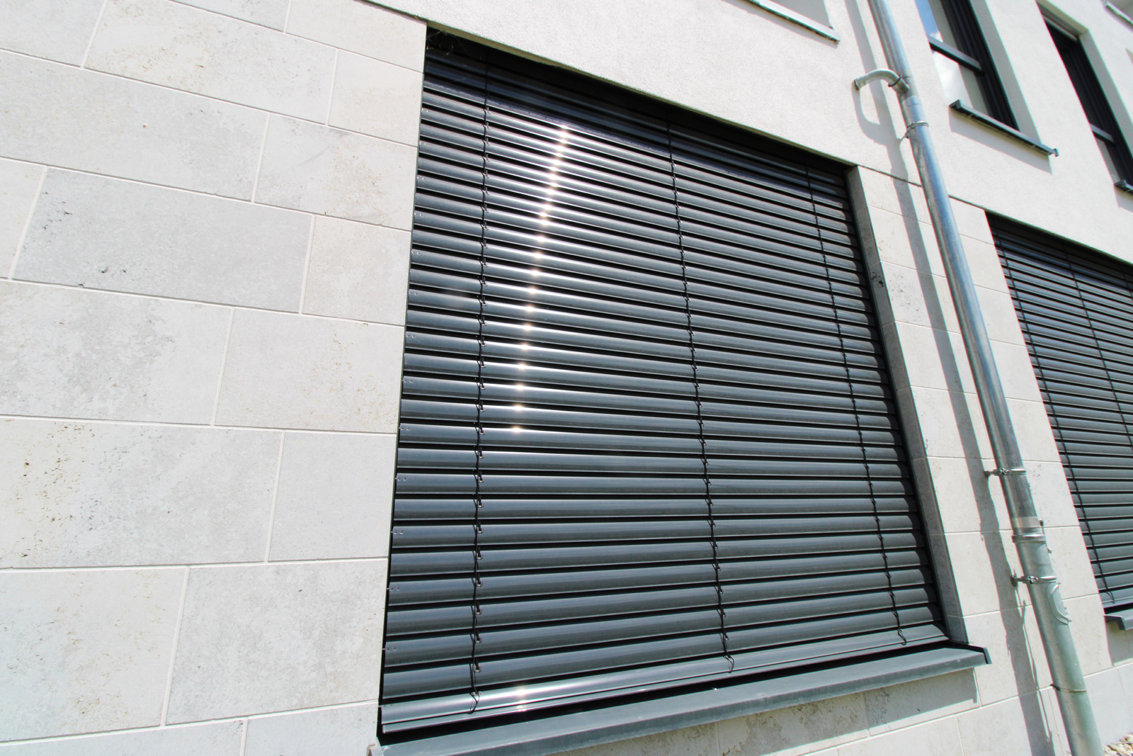 How External Venetian Blinds Achieve Passive Design Targets